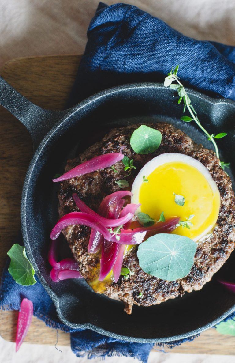 Pariserbøf med det hele - Sense opskrift på pariserbøf