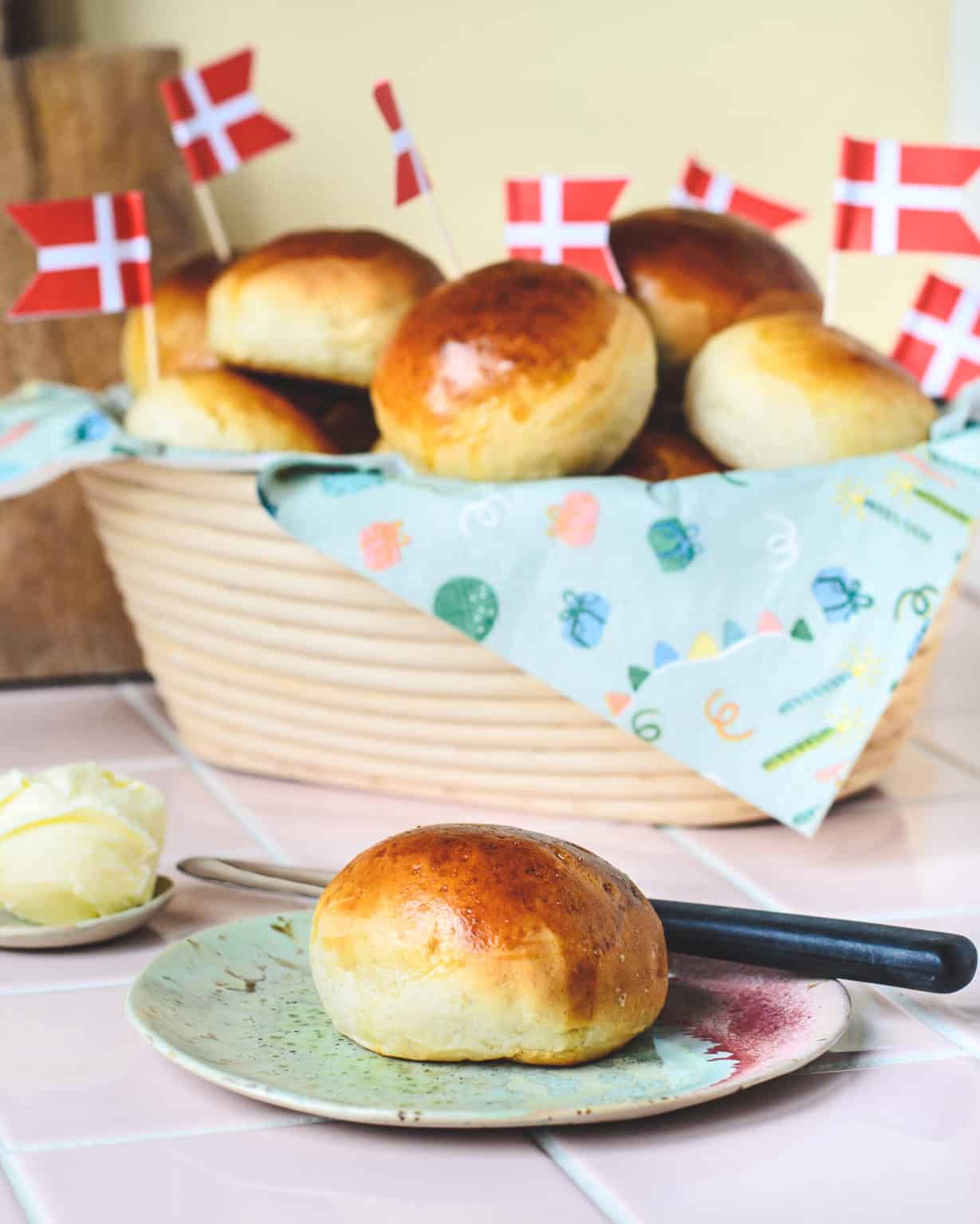 Fødselsdagsboller - Opskrift på Bløde Boller med Kardemomme