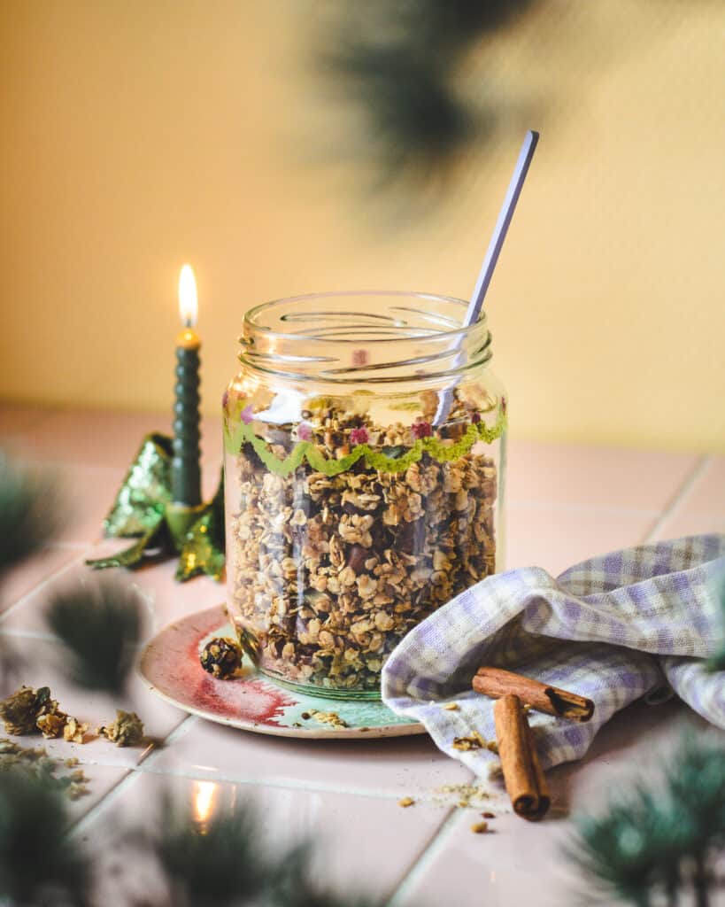 Nem Forret med Rejer og Urter, på Ærtepure og Sprødt Rugbrød