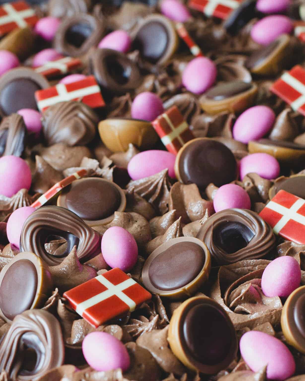 Mandelkage med Hindbærskum - Saftig og Lækker Kage til Fest