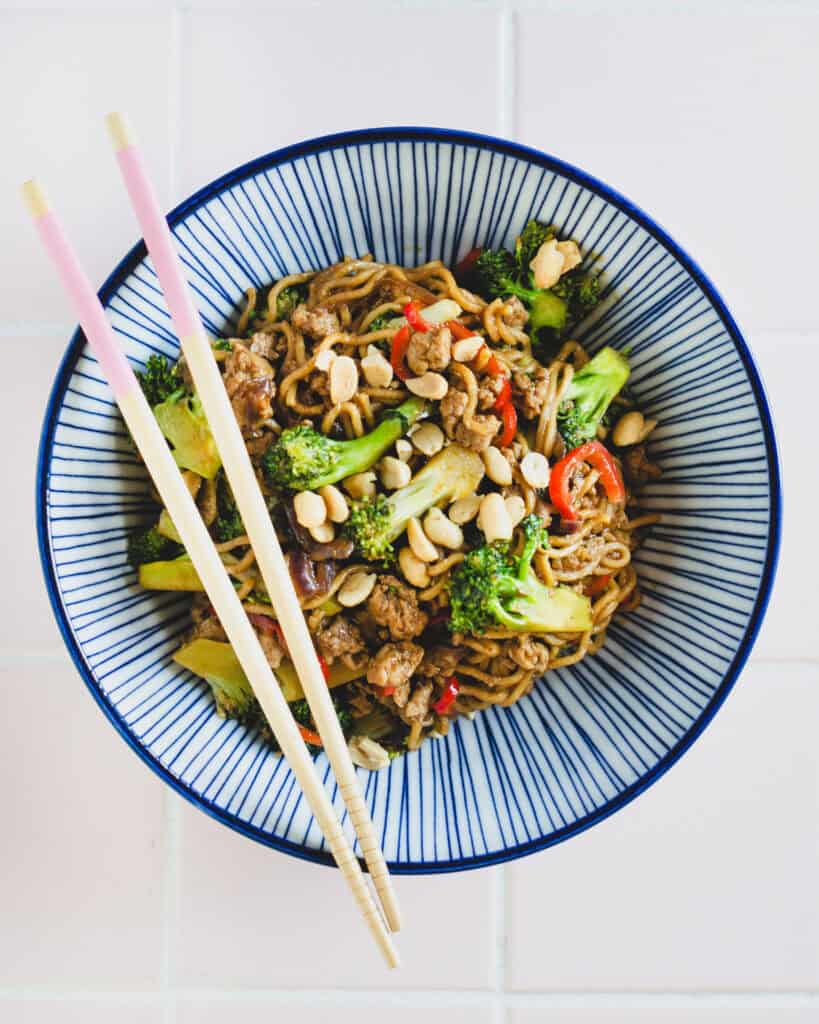 Hoisin Nudler med Kylling - Nem Opskrift på KUN 20 min