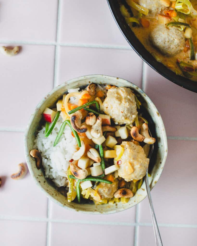 Kødboller i Rød Karry - Lækker Ret med Et Thailandsk Twist