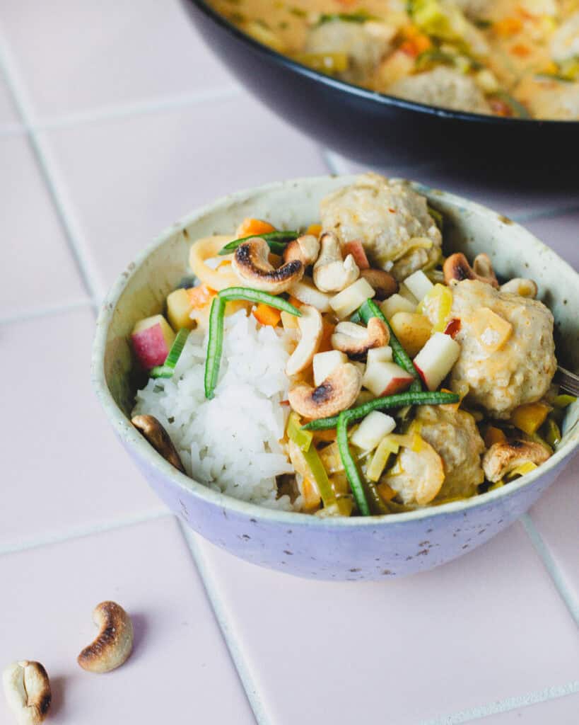 Kødboller i Rød Karry - Lækker Ret med Et Thailandsk Twist