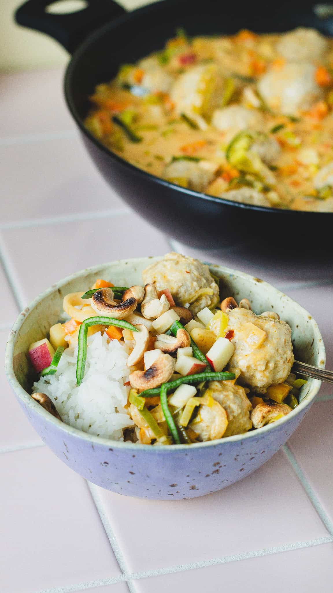 Kødboller i Rød Karry - Lækker Ret med Et Thailandsk Twist